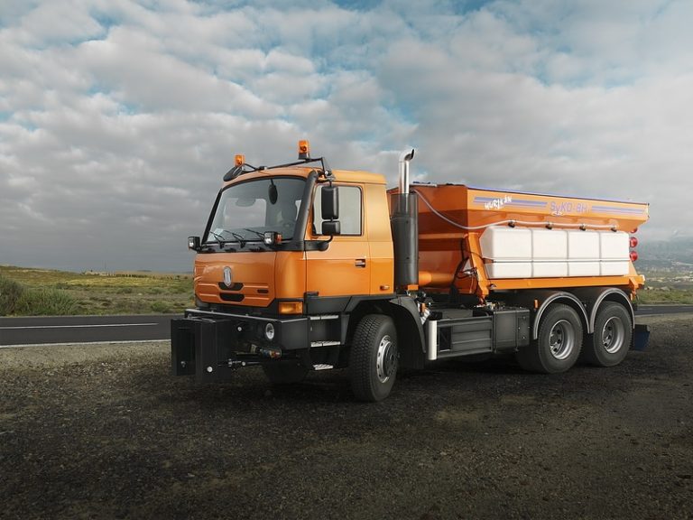 6x6 Gritting vehicle T815 - Brno Defence Group